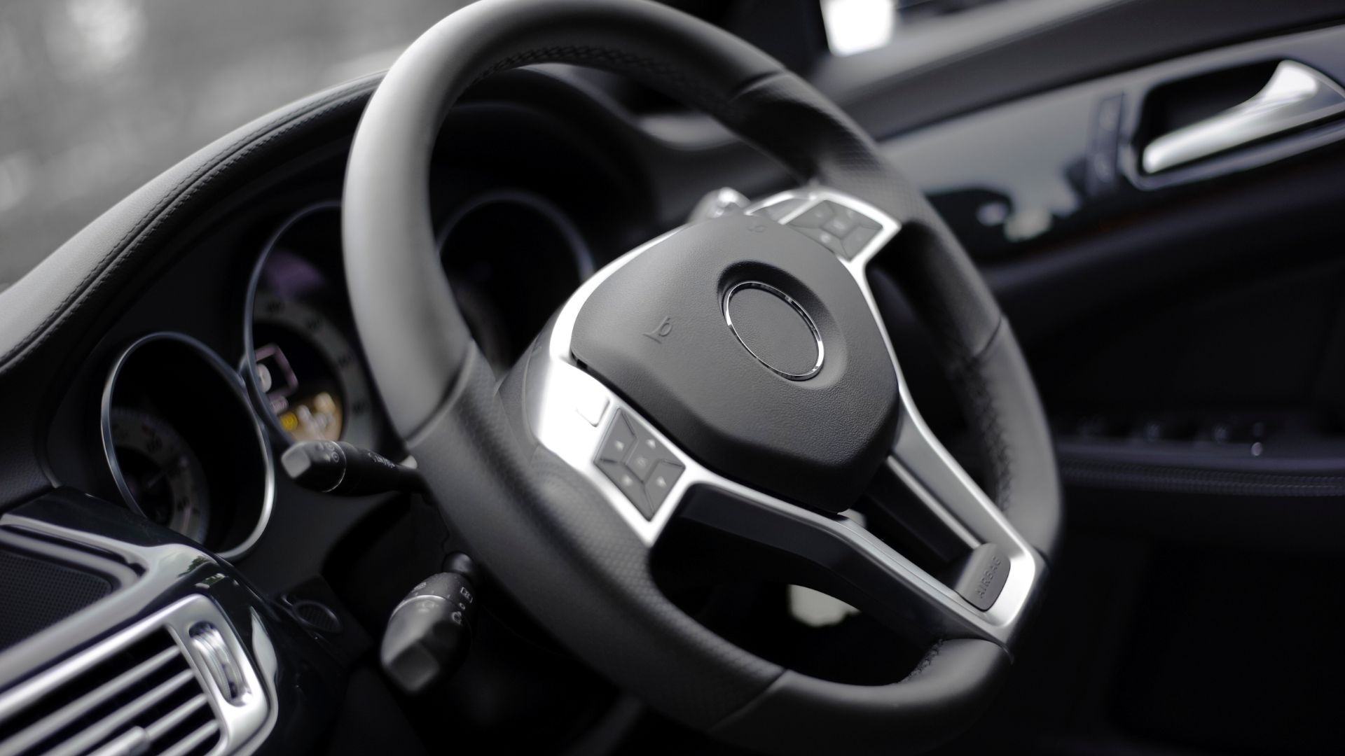 Remplacer le volant de sa voiture : 4 choses que vous devez savoir - Oovango