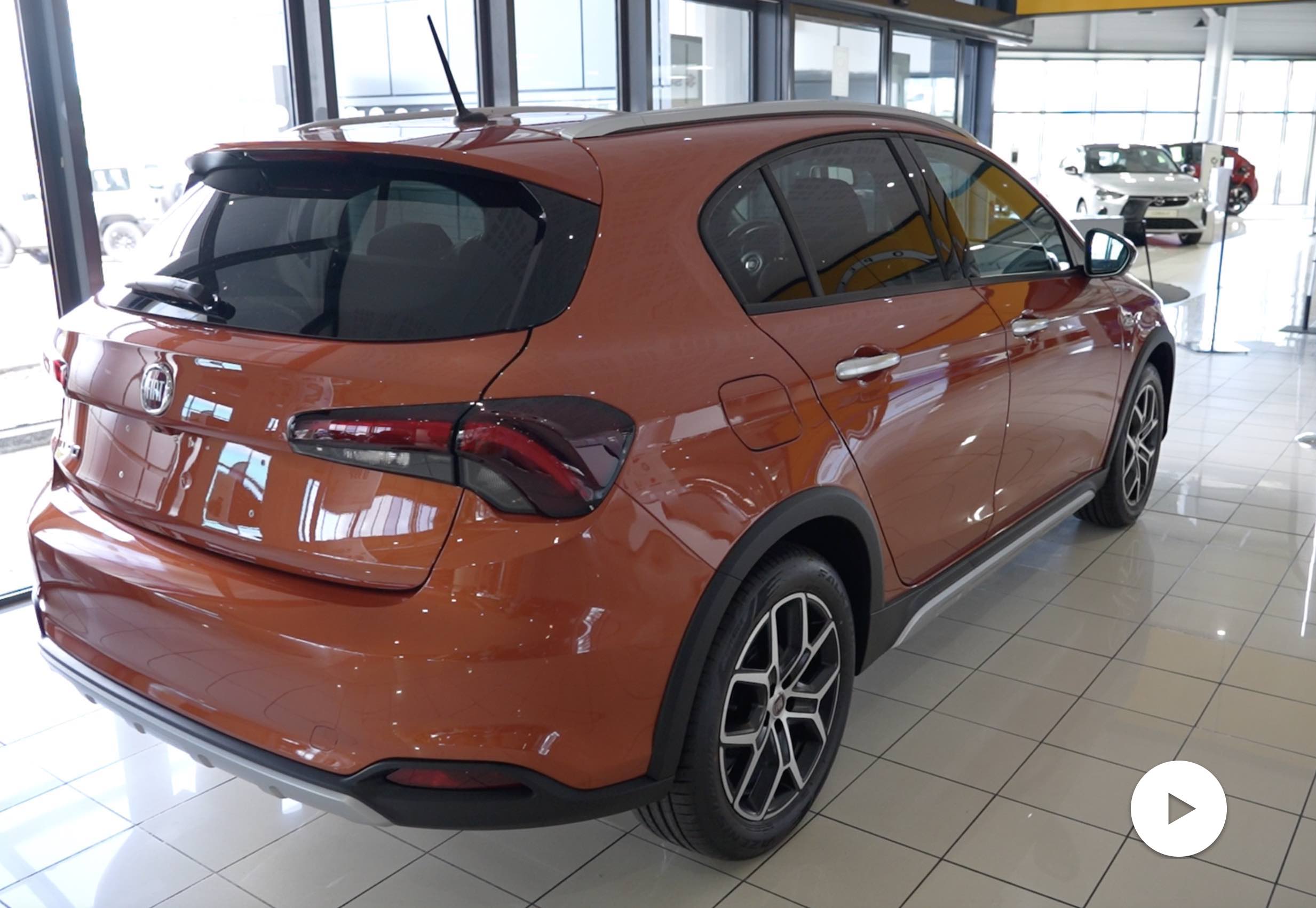 La Fiat Tipo Cross : le compact hybride - Oovango