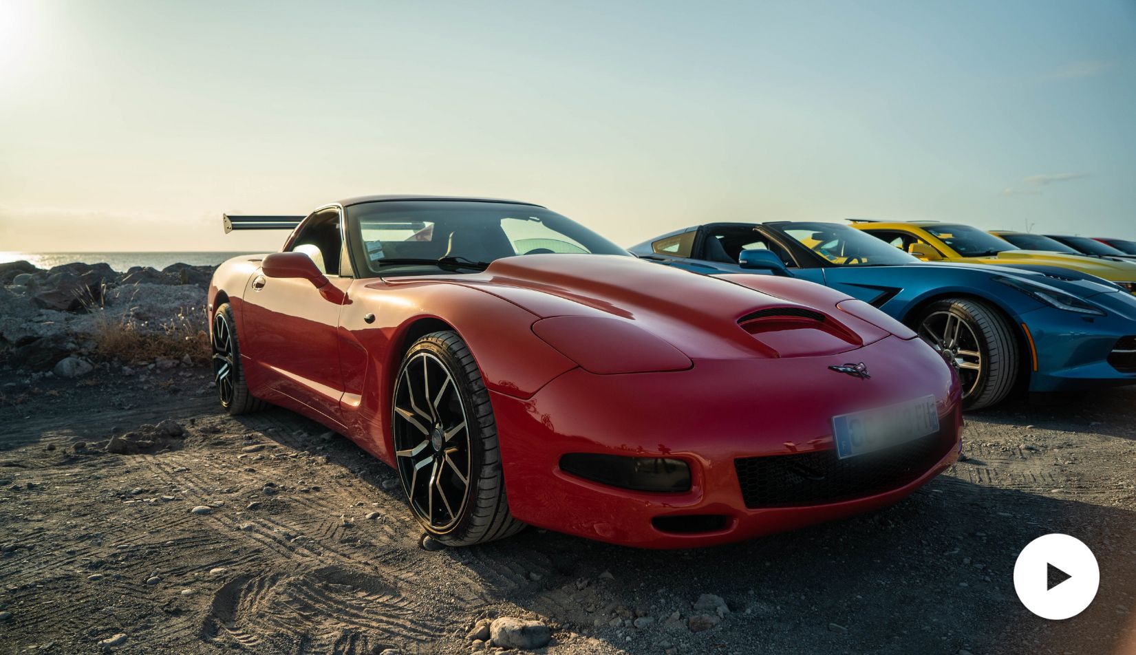 Une Corvette C5 LS1 rouge - Oovango