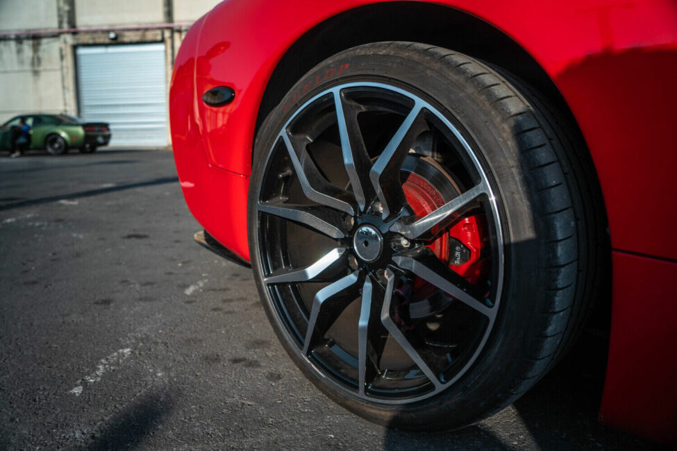 Une Corvette C5 LS1 rouge - Oovango