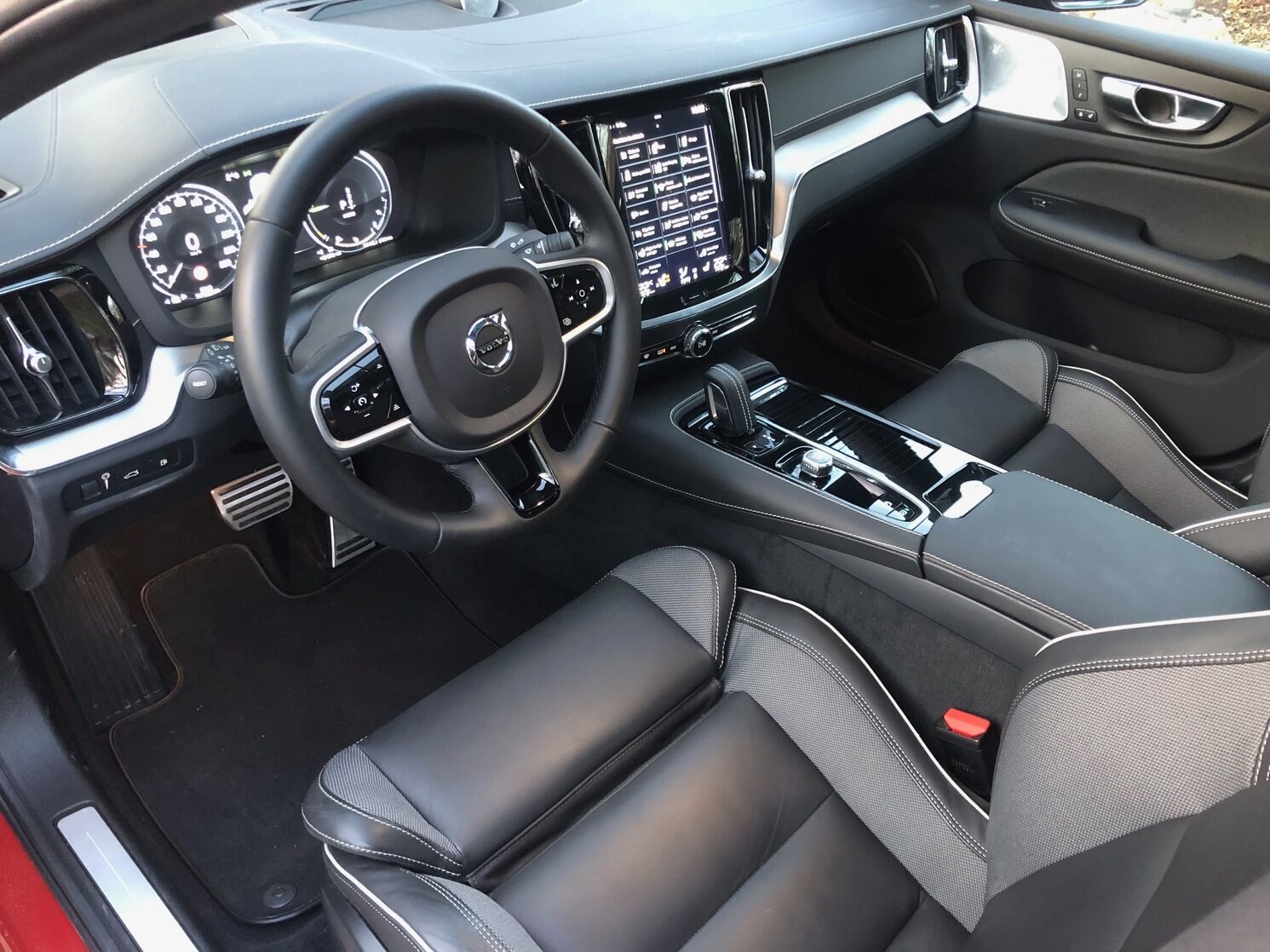 Volvo S60 T6 AWD Recharge : la berline sportive incontournable - Oovango